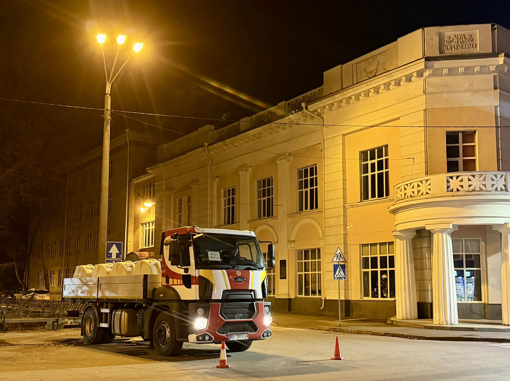 За день 15 полтавців звернулися по воду до Пунктів незламності. Читайте на UKR.NET